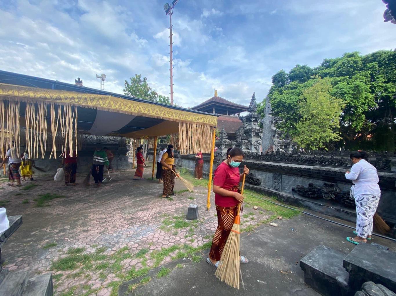 KEGIATAN GOTONG ROYONG DI PURA BALE AGUNG DESA KUBUTAMBAHAN - Website ...