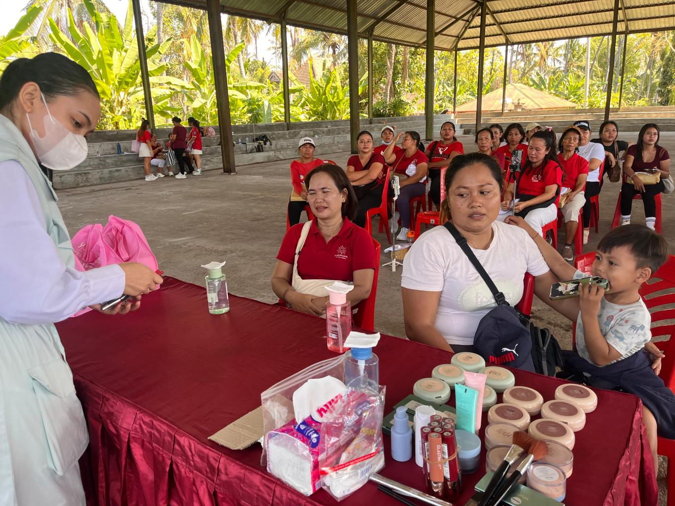Beauty Demo yang diadakan oleh Yeppa Kubutambahan bersama Kantor ...