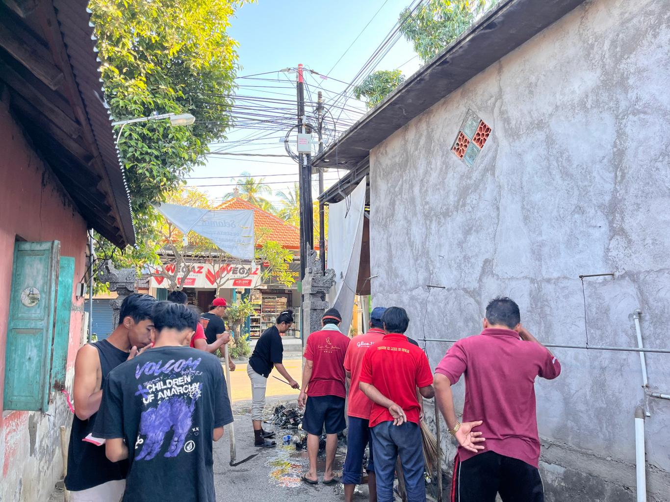 KEGIATAN GOTONG ROYONG DI GANG SALAK - Website Desa Kubutambahan